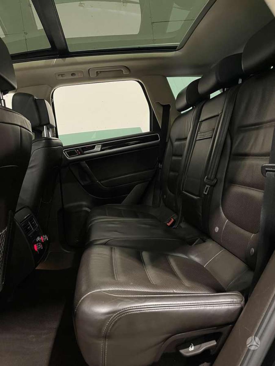 Melns Volkswagen Touareg 2011 Klaipėda, ar dzinēja tilpumu 4.13 L un nobraukumu 333 tūkst. km par 10500 €, foto 20 vietnē AUTOMOTO.COM.LV