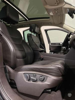 Melns Volkswagen Touareg 2011 Klaipėda, ar dzinēja tilpumu 4.13 L un nobraukumu 333 tūkst. km par 10500 €, foto 23 vietnē AUTOMOTO.COM.LV