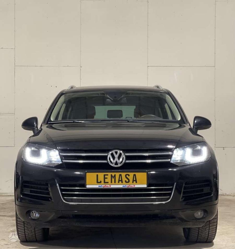 Melns Volkswagen Touareg 2011 Klaipėda, ar dzinēja tilpumu 4.13 L un nobraukumu 333 tūkst. km par 10500 €, foto 24 vietnē AUTOMOTO.COM.LV