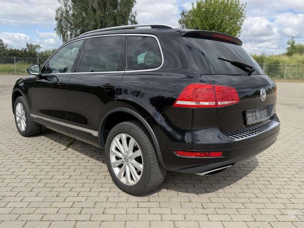Melns Volkswagen Touareg 2011 Marijampole, ar dzinēja tilpumu 2.97 L un nobraukumu 298 tūkst. km par 10200 €, foto 4 vietnē AUTOMOTO.COM.LV