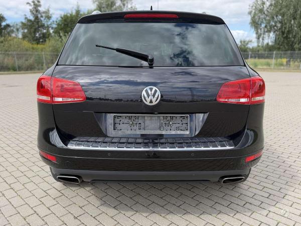 Melns Volkswagen Touareg 2011 Marijampole, ar dzinēja tilpumu 2.97 L un nobraukumu 298 tūkst. km par 10200 €, foto 5 vietnē AUTOMOTO.COM.LV