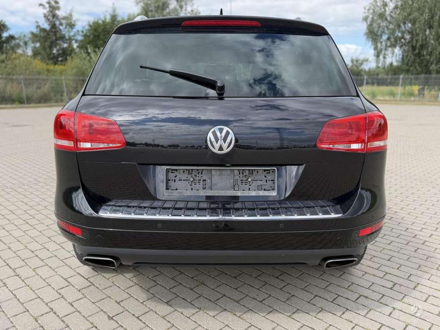 Melns Volkswagen Touareg 2011 Marijampole, ar dzinēja tilpumu 2.97 L un nobraukumu 298 tūkst. km par 10200 €, foto 5 vietnē AUTOMOTO.COM.LV