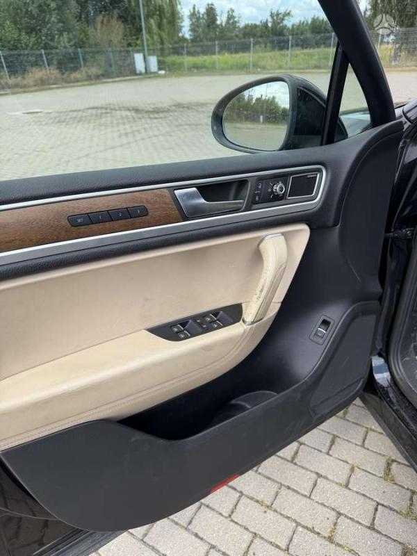 Melns Volkswagen Touareg 2011 Marijampole, ar dzinēja tilpumu 2.97 L un nobraukumu 298 tūkst. km par 10200 €, foto 10 vietnē AUTOMOTO.COM.LV