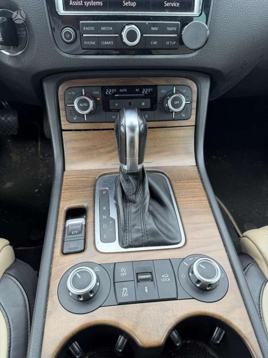 Melns Volkswagen Touareg 2011 Marijampole, ar dzinēja tilpumu 2.97 L un nobraukumu 298 tūkst. km par 10200 €, foto 15 vietnē AUTOMOTO.COM.LV