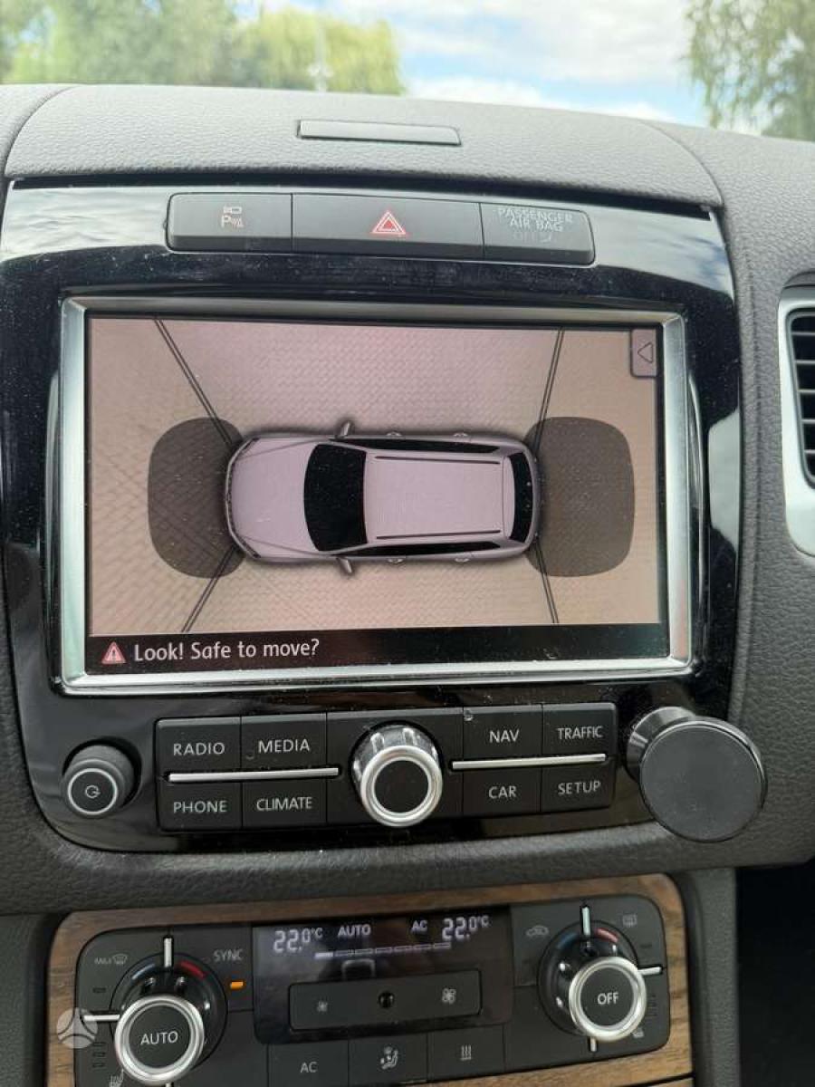Melns Volkswagen Touareg 2011 Marijampole, ar dzinēja tilpumu 2.97 L un nobraukumu 298 tūkst. km par 10200 €, foto 16 vietnē AUTOMOTO.COM.LV
