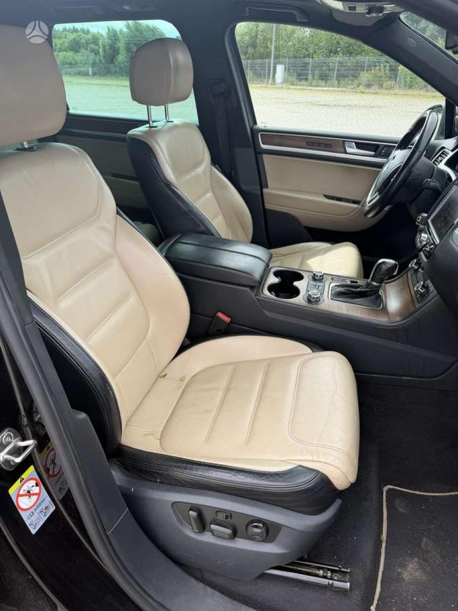 Melns Volkswagen Touareg 2011 Marijampole, ar dzinēja tilpumu 2.97 L un nobraukumu 298 tūkst. km par 10200 €, foto 18 vietnē AUTOMOTO.COM.LV