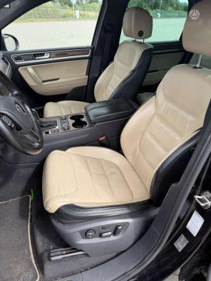 Melns Volkswagen Touareg 2011 Marijampole, ar dzinēja tilpumu 2.97 L un nobraukumu 298 tūkst. km par 10200 €, foto 19 vietnē AUTOMOTO.COM.LV