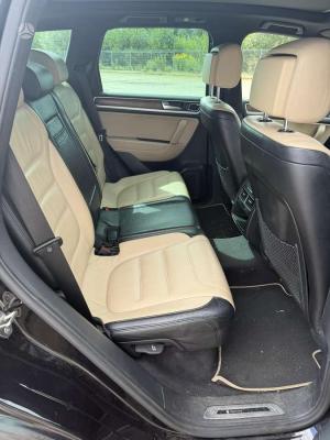 Melns Volkswagen Touareg 2011 Marijampole, ar dzinēja tilpumu 2.97 L un nobraukumu 298 tūkst. km par 10200 €, foto 21 vietnē AUTOMOTO.COM.LV