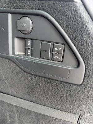 Melns Volkswagen Touareg 2011 Marijampole, ar dzinēja tilpumu 2.97 L un nobraukumu 298 tūkst. km par 10200 €, foto 24 vietnē AUTOMOTO.COM.LV