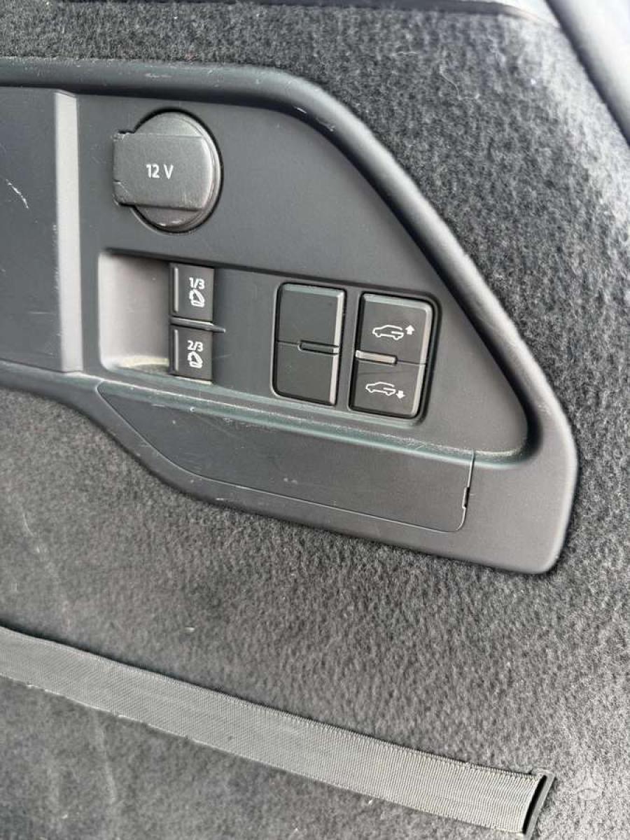 Melns Volkswagen Touareg 2011 Marijampole, ar dzinēja tilpumu 2.97 L un nobraukumu 298 tūkst. km par 10200 €, foto 24 vietnē AUTOMOTO.COM.LV