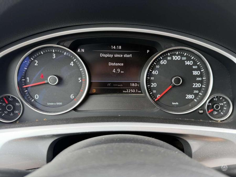 Melns Volkswagen Touareg 2011 Marijampole, ar dzinēja tilpumu 2.97 L un nobraukumu 297 tūkst. km par 9999 €, foto 15 vietnē AUTOMOTO.COM.LV