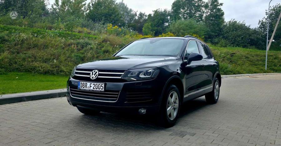 Black Volkswagen Touareg 2011 in Vilnius, with an engine capacity of 3.00 L and mileage of 288 thousand km for 8900 €, photo 4 on AUTOMOTO.COM.LV