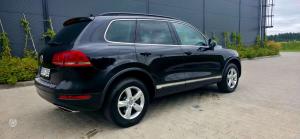 Black Volkswagen Touareg 2011 in Vilnius, with an engine capacity of 3.00 L and mileage of 288 thousand km for 8900 €, photo 6 on AUTOMOTO.COM.LV