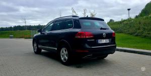 Black Volkswagen Touareg 2011 in Vilnius, with an engine capacity of 3.00 L and mileage of 288 thousand km for 8900 €, photo 8 on AUTOMOTO.COM.LV