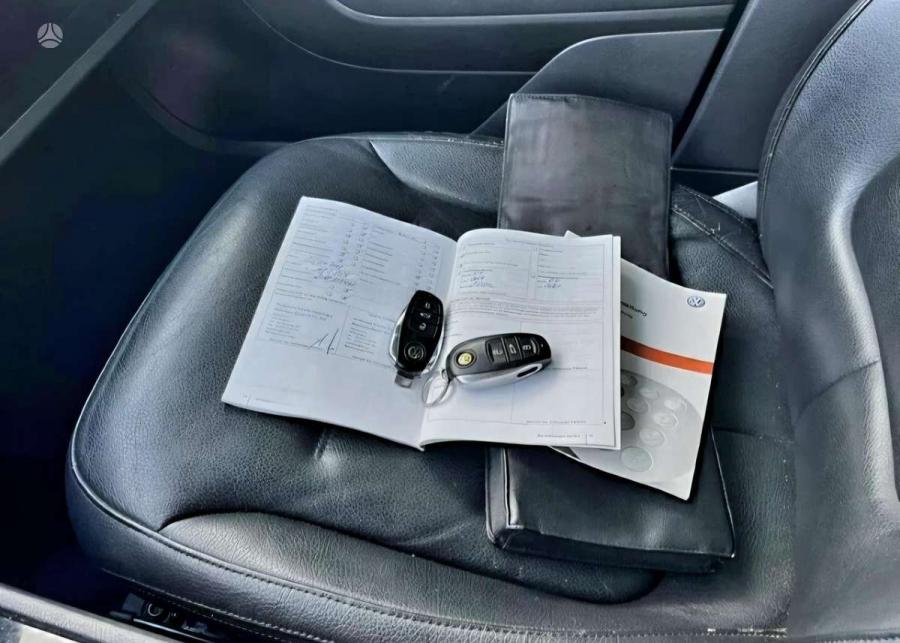 Black Volkswagen Touareg 2011 in Vilnius, with an engine capacity of 3.00 L and mileage of 288 thousand km for 8900 €, photo 13 on AUTOMOTO.COM.LV