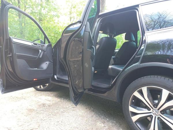 Melns Volkswagen Touareg 2011 Viļņa, ar dzinēja tilpumu 3.00 L un nobraukumu 306 tūkst. km par 9700 €, foto 10 vietnē AUTOMOTO.COM.LV