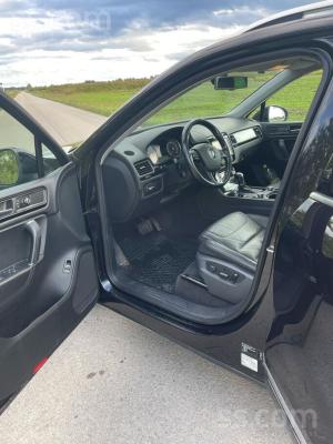 Melns Volkswagen Touareg 2011 Rīga, ar dzinēja tilpumu 3.00 L un nobraukumu 309 tūkst. km par 12000 €, foto 9 vietnē AUTOMOTO.COM.LV