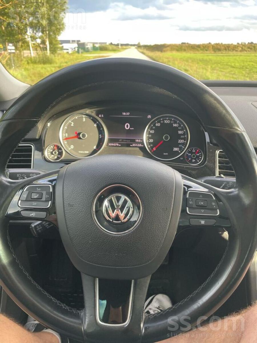 Melns Volkswagen Touareg 2011 Rīga, ar dzinēja tilpumu 3.00 L un nobraukumu 309 tūkst. km par 12000 €, foto 23 vietnē AUTOMOTO.COM.LV