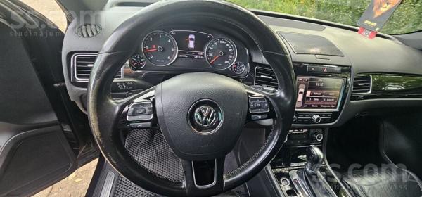 Volkswagen Touareg 2011 Rīga vietnē Melns Volkswagen Touareg 2011 Rīga, ar dzinēja tilpumu 3.00 L un nobraukumu 325 tūkst. km par 13000 €, foto 4 vietnē AUTOMOTO.COM.LV