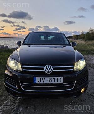 Melns Volkswagen Touareg 2012 Liepāja, ar dzinēja tilpumu 3.00 L un nobraukumu 496 tūkst. km par 11950 €, foto 1 vietnē AUTOMOTO.COM.LV