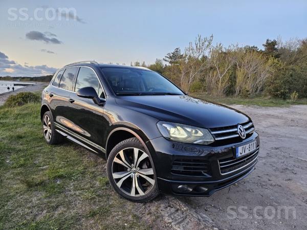 Melns Volkswagen Touareg 2012 Liepāja, ar dzinēja tilpumu 3.00 L un nobraukumu 496 tūkst. km par 11950 €, foto 2 vietnē AUTOMOTO.COM.LV