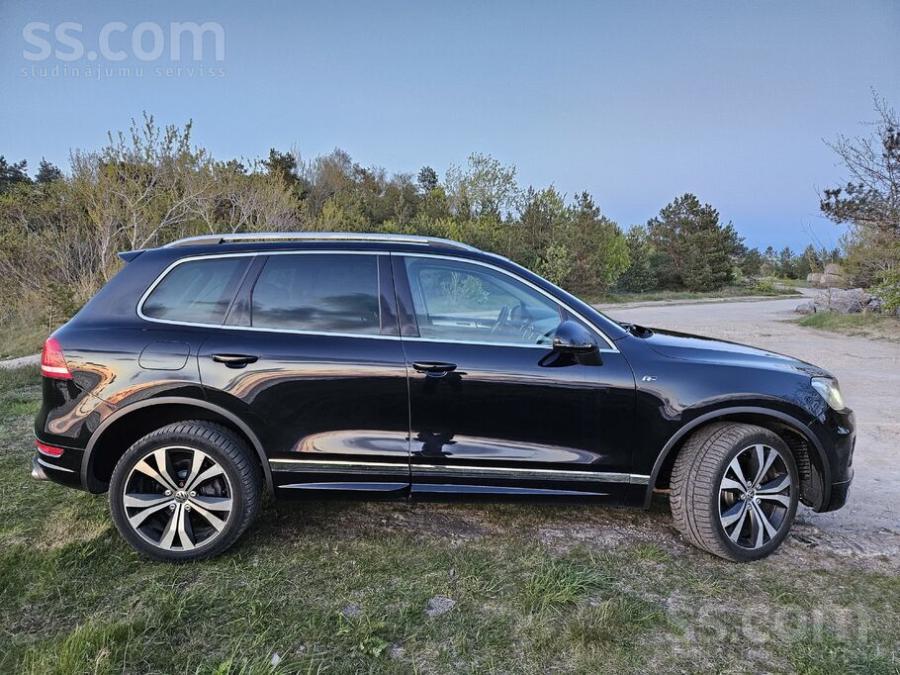 Melns Volkswagen Touareg 2012 Liepāja, ar dzinēja tilpumu 3.00 L un nobraukumu 496 tūkst. km par 11950 €, foto 3 vietnē AUTOMOTO.COM.LV