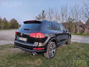 Melns Volkswagen Touareg 2012 Liepāja, ar dzinēja tilpumu 3.00 L un nobraukumu 496 tūkst. km par 11950 €, foto 4 vietnē AUTOMOTO.COM.LV