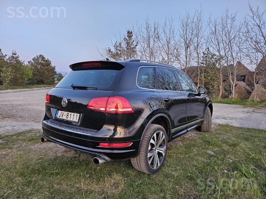 Melns Volkswagen Touareg 2012 Liepāja, ar dzinēja tilpumu 3.00 L un nobraukumu 496 tūkst. km par 11950 €, foto 4 vietnē AUTOMOTO.COM.LV