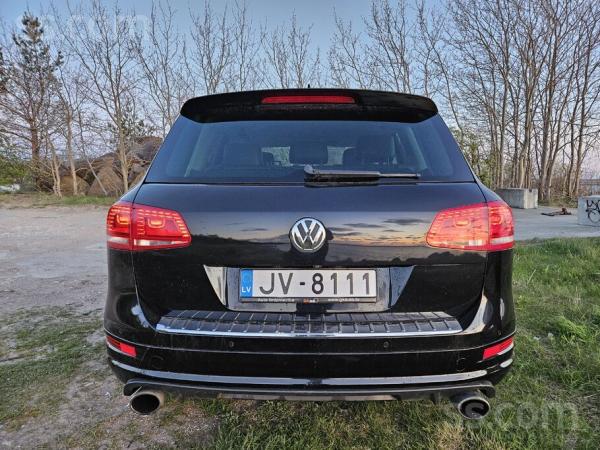 Melns Volkswagen Touareg 2012 Liepāja, ar dzinēja tilpumu 3.00 L un nobraukumu 496 tūkst. km par 11950 €, foto 5 vietnē AUTOMOTO.COM.LV