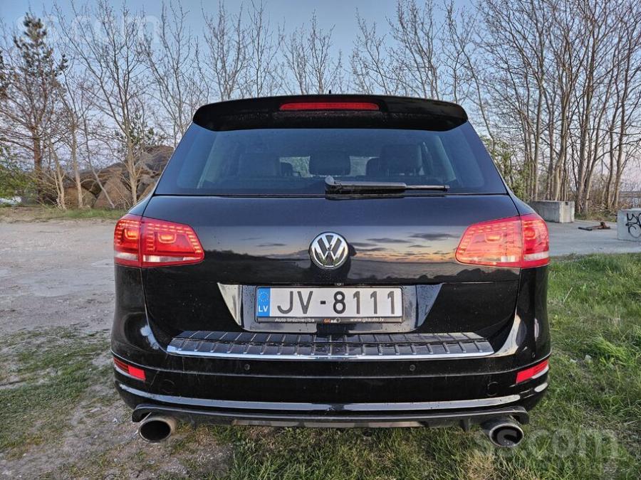 Melns Volkswagen Touareg 2012 Liepāja, ar dzinēja tilpumu 3.00 L un nobraukumu 496 tūkst. km par 11950 €, foto 5 vietnē AUTOMOTO.COM.LV