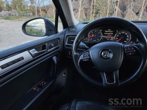 Melns Volkswagen Touareg 2012 Liepāja, ar dzinēja tilpumu 3.00 L un nobraukumu 496 tūkst. km par 11950 €, foto 13 vietnē AUTOMOTO.COM.LV
