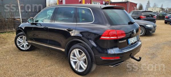 Black Volkswagen Touareg 2012 in Riga, with an engine capacity of 3.00 L and mileage of 0 thousand km for 12500 €, photo 5 on AUTOMOTO.COM.LV