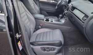 Melns Volkswagen Touareg 2012 Rīga, ar dzinēja tilpumu 3.00 L un nobraukumu 295 tūkst. km par 11990 €, foto 17 vietnē AUTOMOTO.COM.LV
