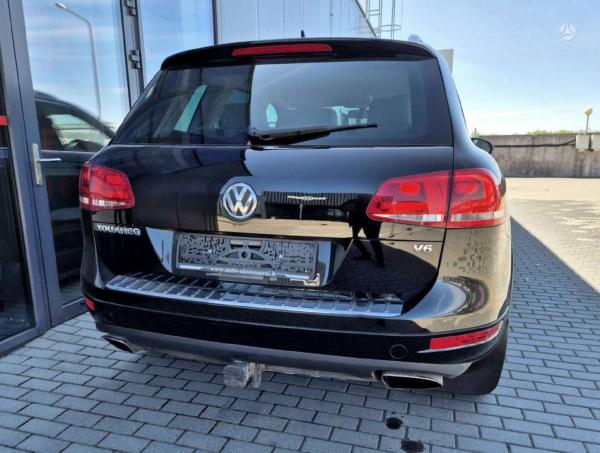 Melns Volkswagen Touareg 2012 Šauļi, ar dzinēja tilpumu 3.60 L un nobraukumu 180 tūkst. km par 8990 €, foto 7 vietnē AUTOMOTO.COM.LV