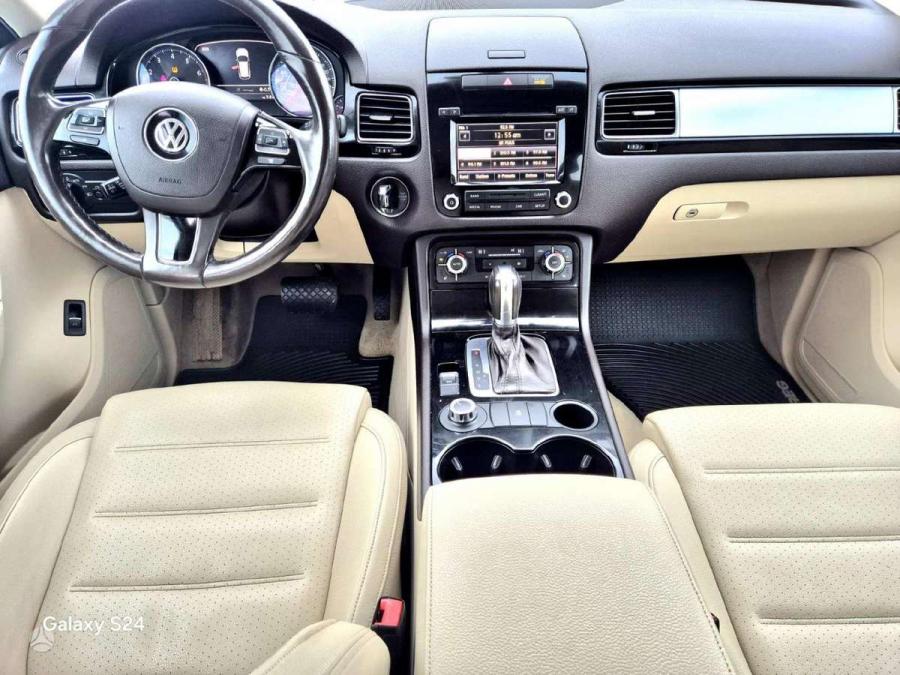 Melns Volkswagen Touareg 2012 Šauļi, ar dzinēja tilpumu 3.60 L un nobraukumu 210 tūkst. km par 8990 €, foto 6 vietnē AUTOMOTO.COM.LV