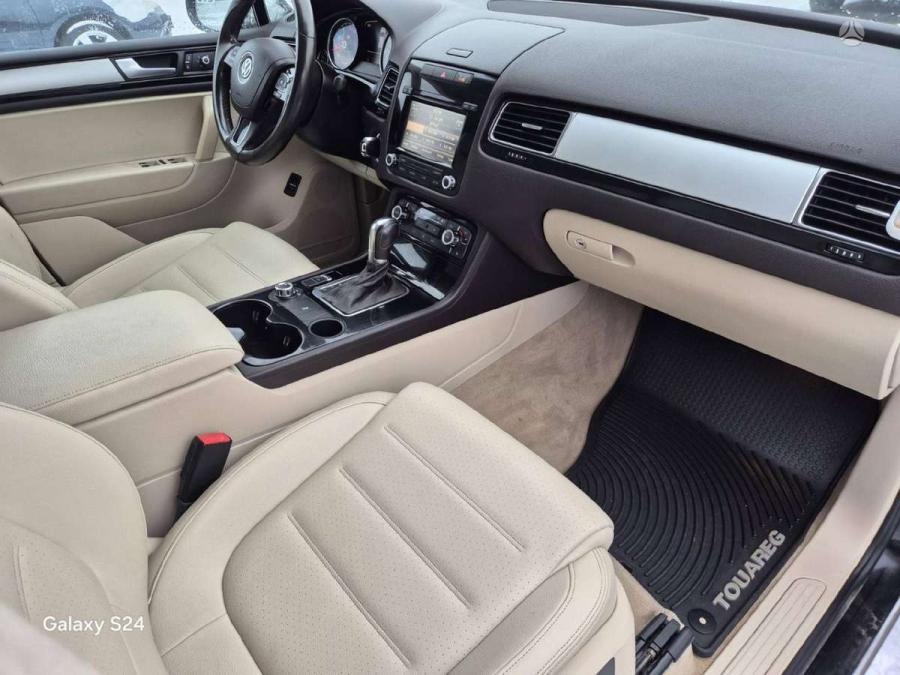 Melns Volkswagen Touareg 2012 Šauļi, ar dzinēja tilpumu 3.60 L un nobraukumu 210 tūkst. km par 8990 €, foto 12 vietnē AUTOMOTO.COM.LV