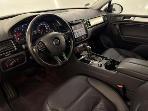 Melns Volkswagen Touareg 2012 Marijampole, ar dzinēja tilpumu 2.97 L un nobraukumu 237 tūkst. km par 11450 €, foto 2 vietnē AUTOMOTO.COM.LV