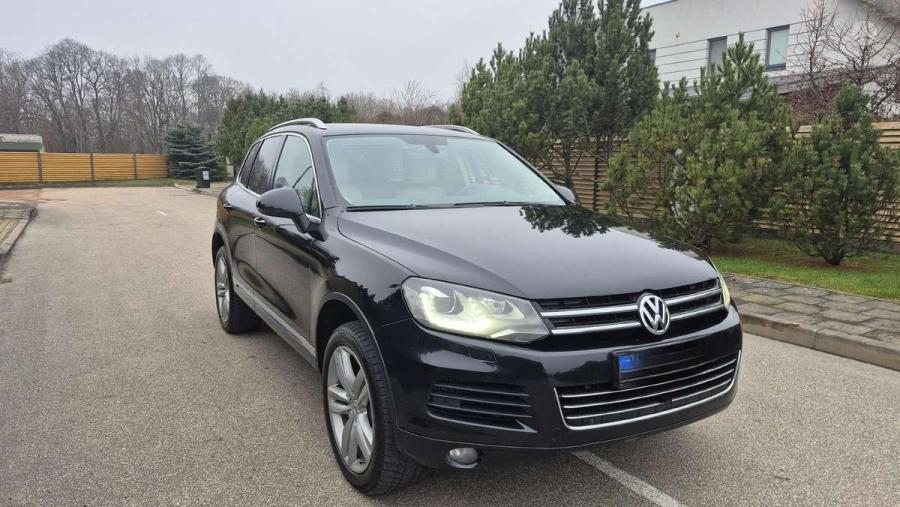 Melns Volkswagen Touareg 2012 Klaipėda, ar dzinēja tilpumu 2.97 L un nobraukumu 331 tūkst. km par 7850 €, foto 3 vietnē AUTOMOTO.COM.LV