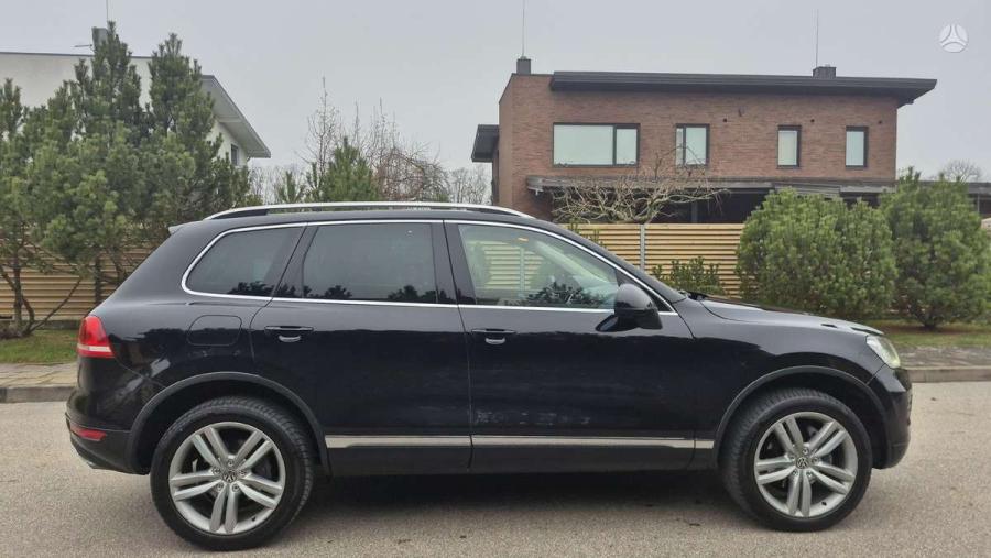 Melns Volkswagen Touareg 2012 Klaipėda, ar dzinēja tilpumu 2.97 L un nobraukumu 331 tūkst. km par 7850 €, foto 5 vietnē AUTOMOTO.COM.LV