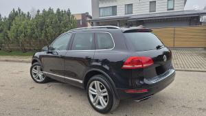 Melns Volkswagen Touareg 2012 Klaipėda, ar dzinēja tilpumu 2.97 L un nobraukumu 331 tūkst. km par 7850 €, foto 7 vietnē AUTOMOTO.COM.LV