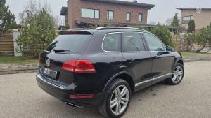 Melns Volkswagen Touareg 2012 Klaipėda, ar dzinēja tilpumu 2.97 L un nobraukumu 331 tūkst. km par 7850 €, foto 9 vietnē AUTOMOTO.COM.LV