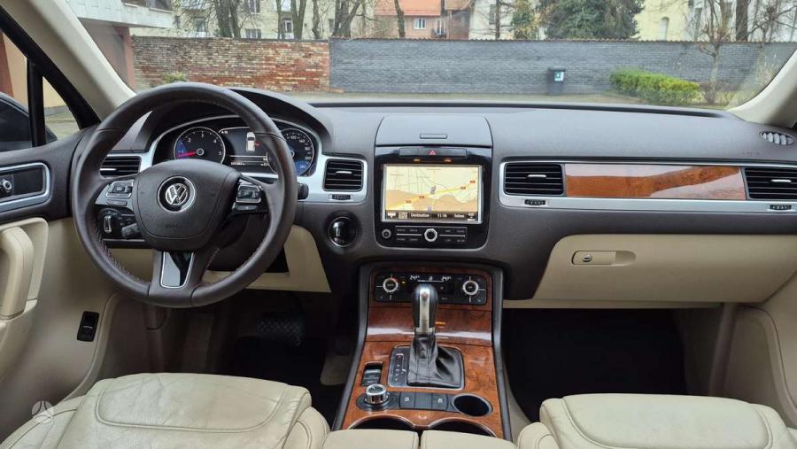 Melns Volkswagen Touareg 2012 Klaipėda, ar dzinēja tilpumu 2.97 L un nobraukumu 331 tūkst. km par 7850 €, foto 16 vietnē AUTOMOTO.COM.LV
