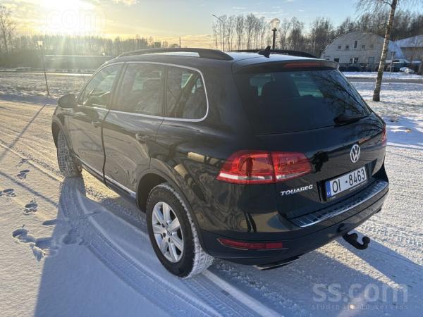 Black Volkswagen Touareg 2012 in Ogre, with an engine capacity of 3.00 L and mileage of 236 thousand km for 12500 €, photo 5 on AUTOMOTO.COM.LV
