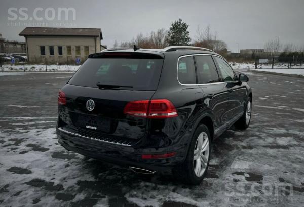 Black Volkswagen Touareg 2012 in Telschi, with an engine capacity of 3.00 L and mileage of 248 thousand km for 11799 €, photo 6 on AUTOMOTO.COM.LV