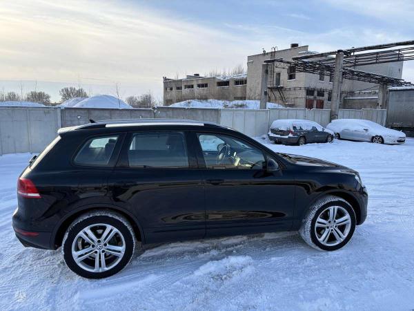Melns Volkswagen Touareg 2012 Mažeikiai, ar dzinēja tilpumu 2.97 L un nobraukumu 178 tūkst. km par 8999 €, foto 6 vietnē AUTOMOTO.COM.LV