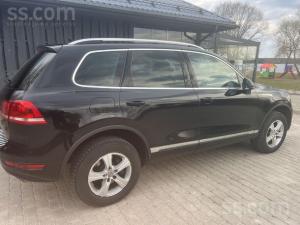 Melns Volkswagen Touareg 2012 Ogre, ar dzinēja tilpumu 3.00 L un nobraukumu 164 tūkst. km par 12250 €, foto 2 vietnē AUTOMOTO.COM.LV