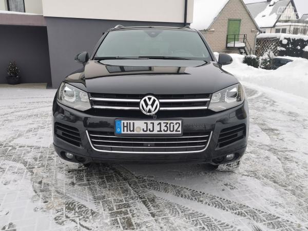 Melns Volkswagen Touareg 2012 Telšiai, ar dzinēja tilpumu 3.00 L un nobraukumu 349 tūkst. km par 10400 €, foto 1 vietnē AUTOMOTO.COM.LV