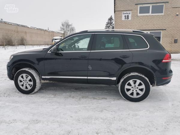 Melns Volkswagen Touareg 2012 Telšiai, ar dzinēja tilpumu 3.00 L un nobraukumu 349 tūkst. km par 10400 €, foto 10 vietnē AUTOMOTO.COM.LV