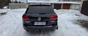 Black Volkswagen Touareg 2012 in Vilnius, with an engine capacity of 2.97 L and mileage of 273 thousand km for 13000 €, photo 4 on AUTOMOTO.COM.LV