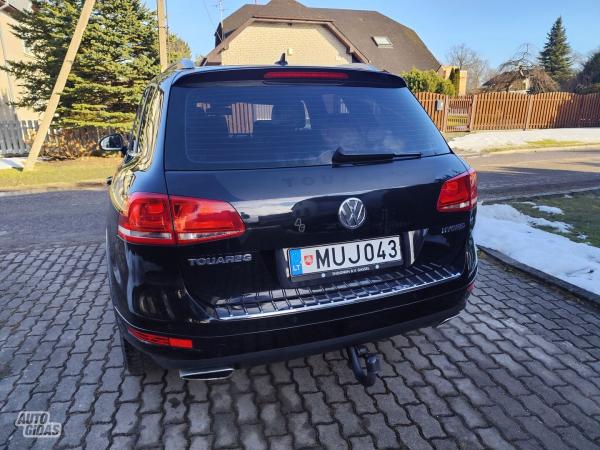 Melns Volkswagen Touareg 2012 Marijampole, ar dzinēja tilpumu 3.00 L un nobraukumu 257 tūkst. km par 11999 €, foto 4 vietnē AUTOMOTO.COM.LV